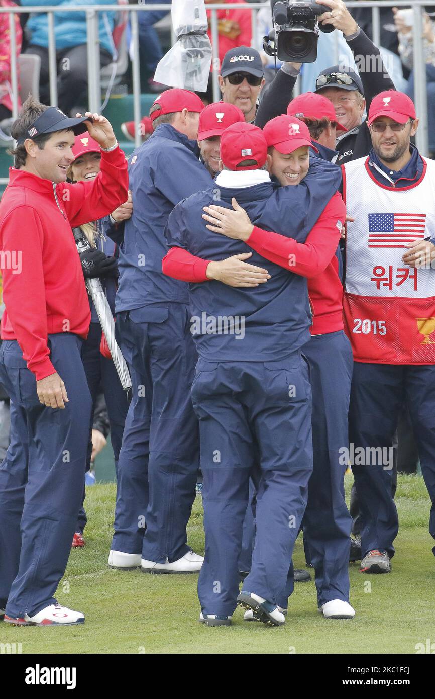 Team member hug hi-res stock photography and images - Alamy