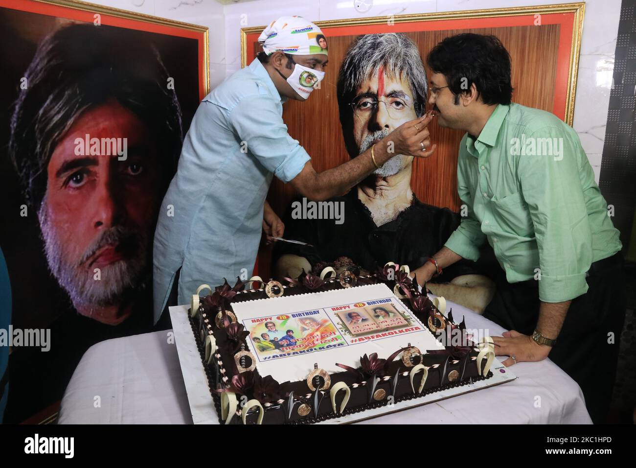 Indian Super star Actor Amitabh Bachchan Fans Club Members warring ...