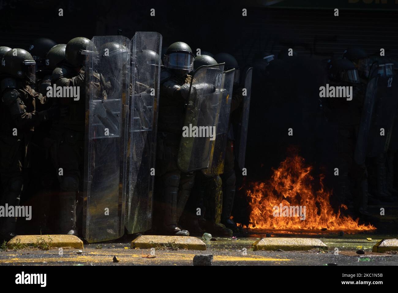 Police picket line hi-res stock photography and images - Alamy