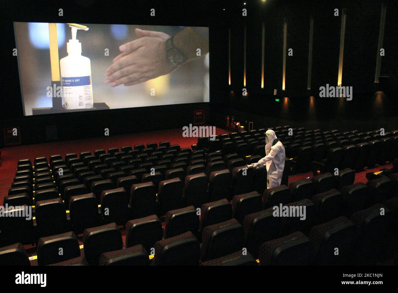 Worker sanities hi-res stock photography and images - Alamy