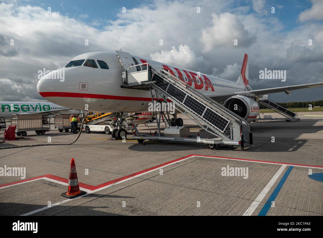 Lauda europe plane hi-res stock photography and images - Alamy