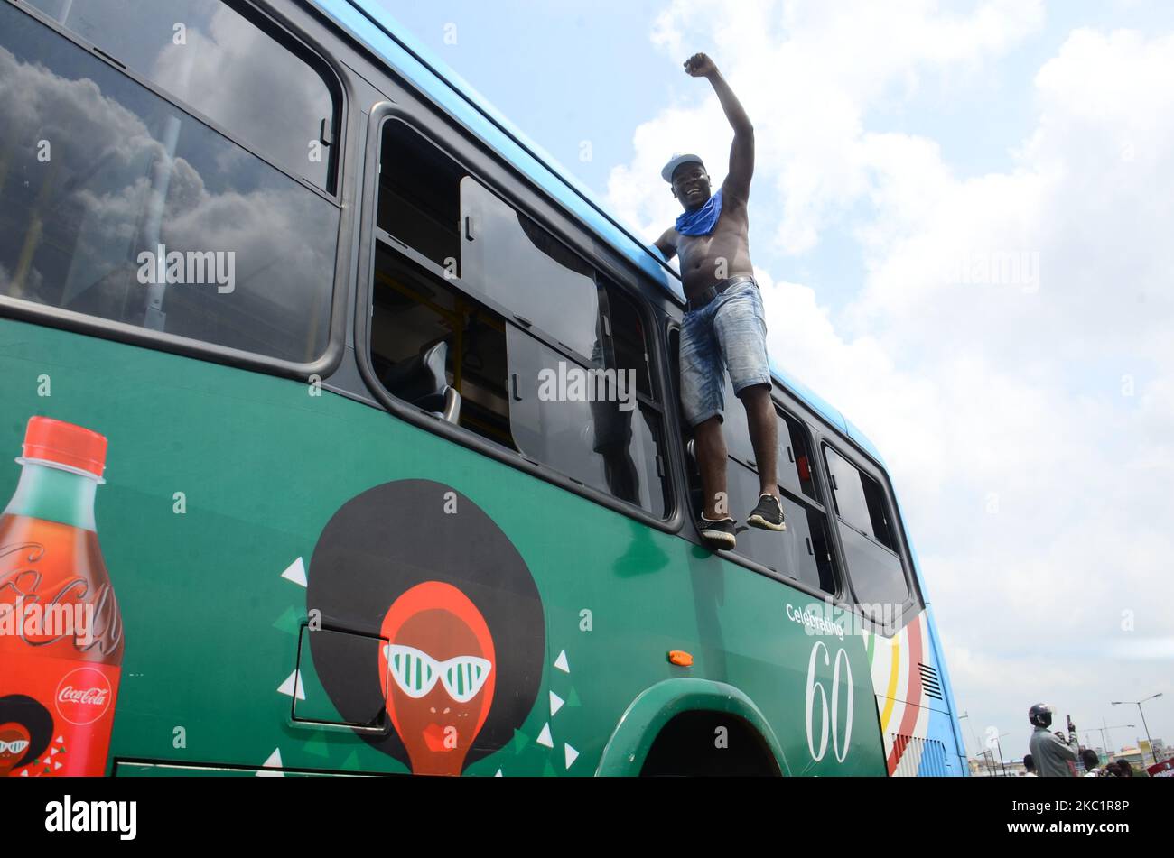 News transport roundabout hi-res stock photography and images - Alamy