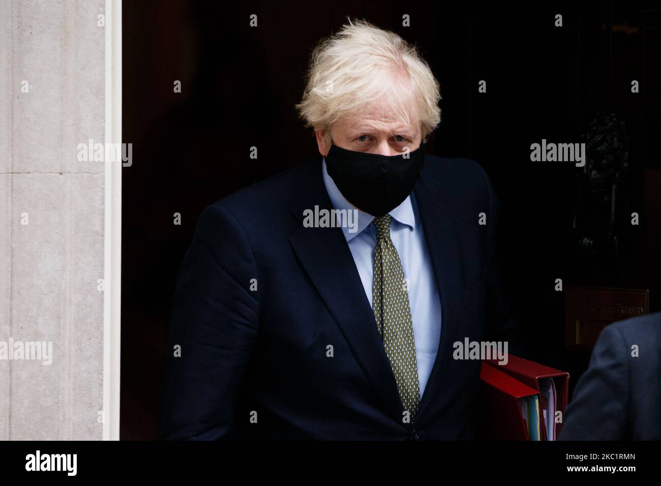 Boris johnson wearing a mask hi-res stock photography and images - Alamy