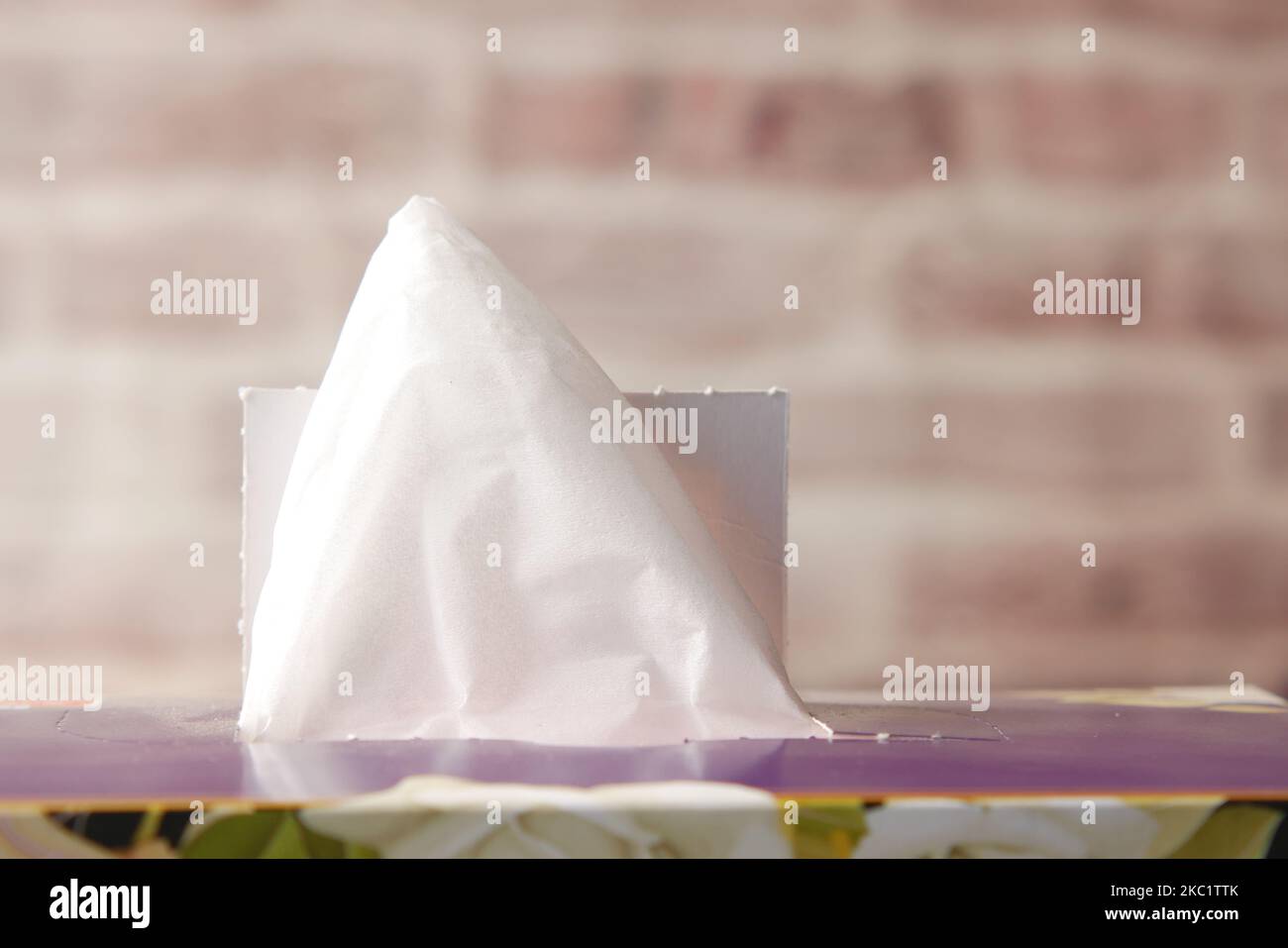 Hand picking up paper hi-res stock photography and images - Alamy