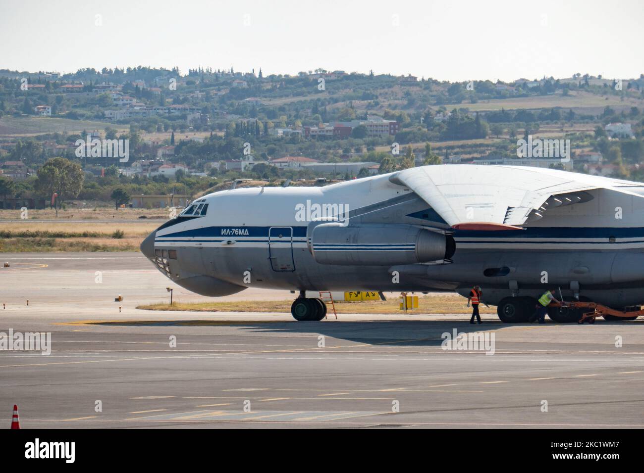 Ilyushin 76 passenger airplane hi-res stock photography and images - Alamy