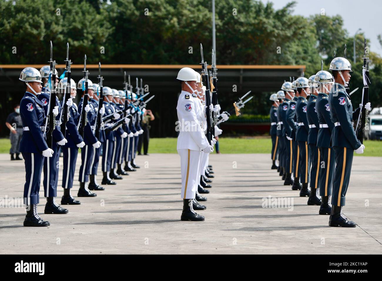Tri service honor guards hi-res stock photography and images - Alamy