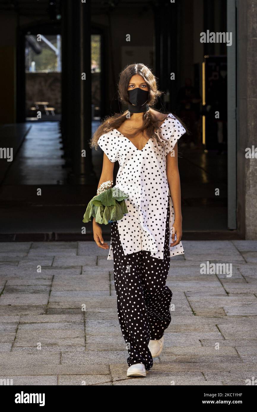 The model exhibits in the collection of Portuguese stylist Maria Meira ...