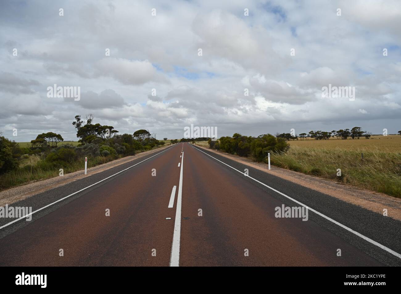 Long straight australian outback road hi-res stock photography and ...