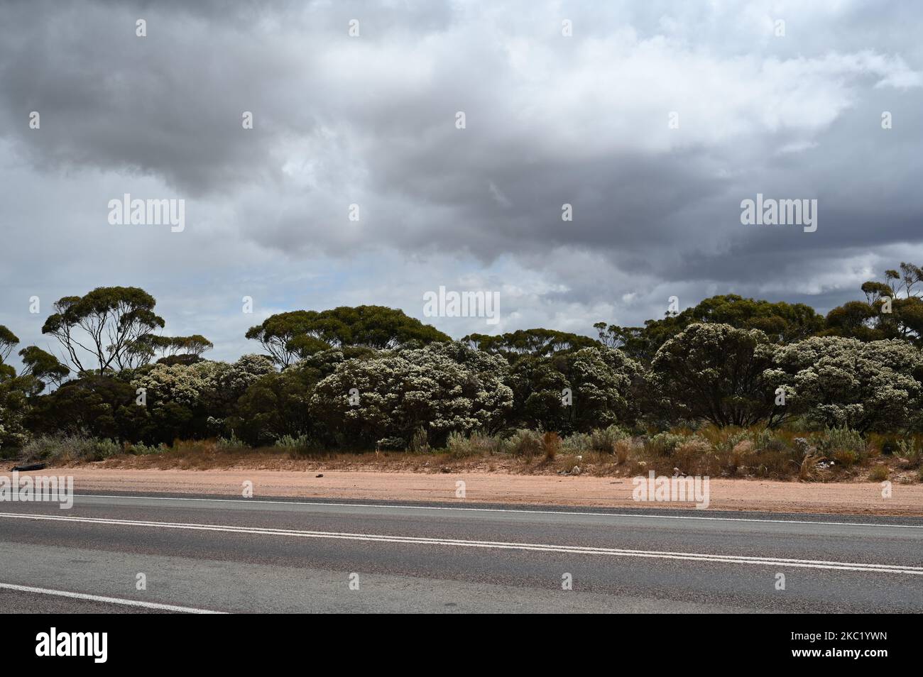 Travelling across the Australian outback Stock Photo - Alamy