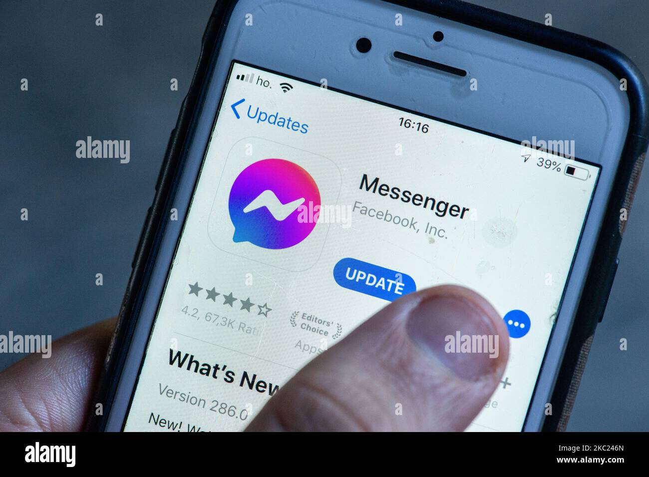 Facebook messenger new logo hi-res stock photography and images - Alamy