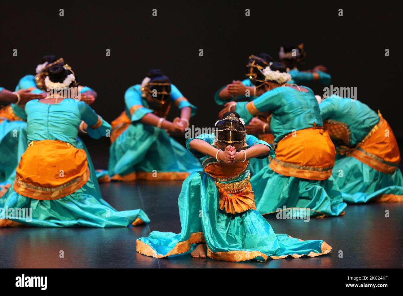 Girls dancing traditional tamil dances hi-res stock photography and ...