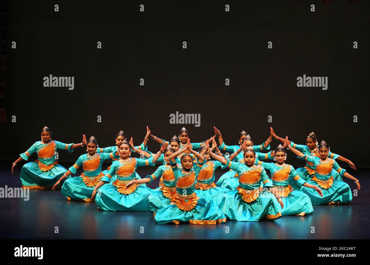 Girls dancing traditional tamil dances hi-res stock photography and ...