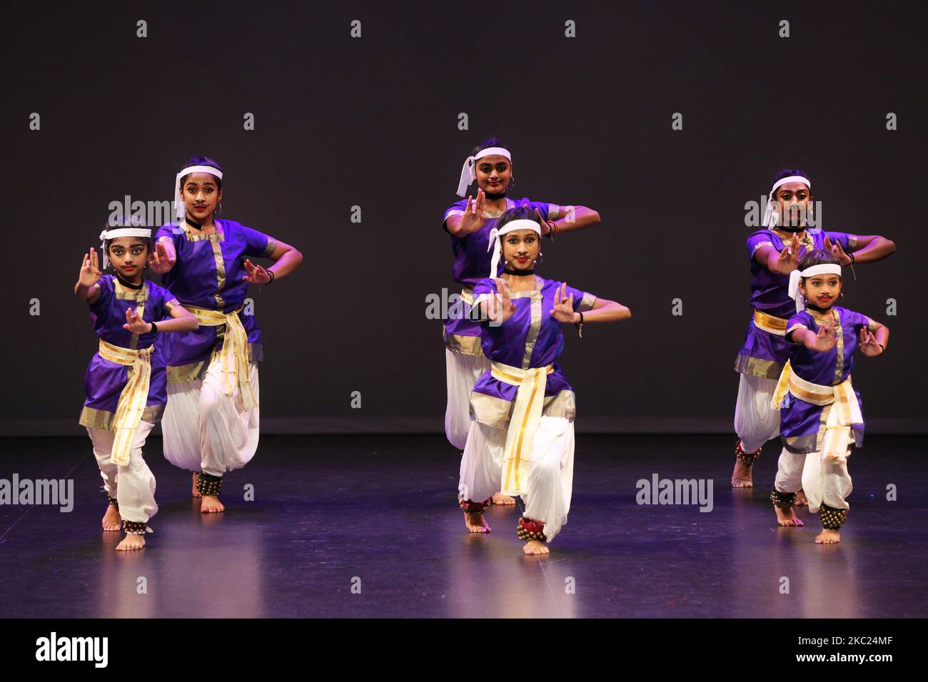 Girls dancing traditional tamil dances hi-res stock photography and ...