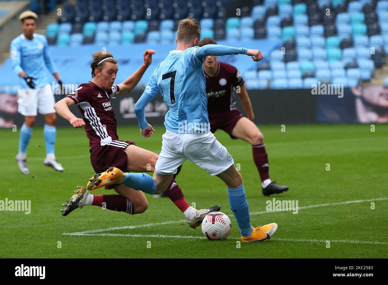 Leicester callum wright challenges cole palmer hi-res stock photography ...