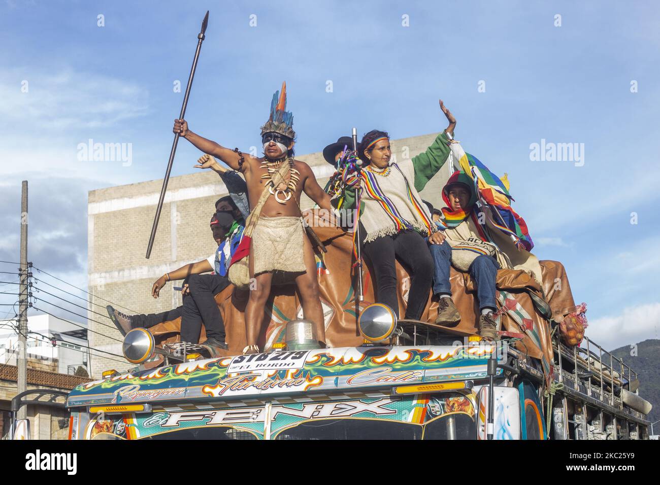 Several indigenous people from the minga arrive in Bogotá. A caravan of ...