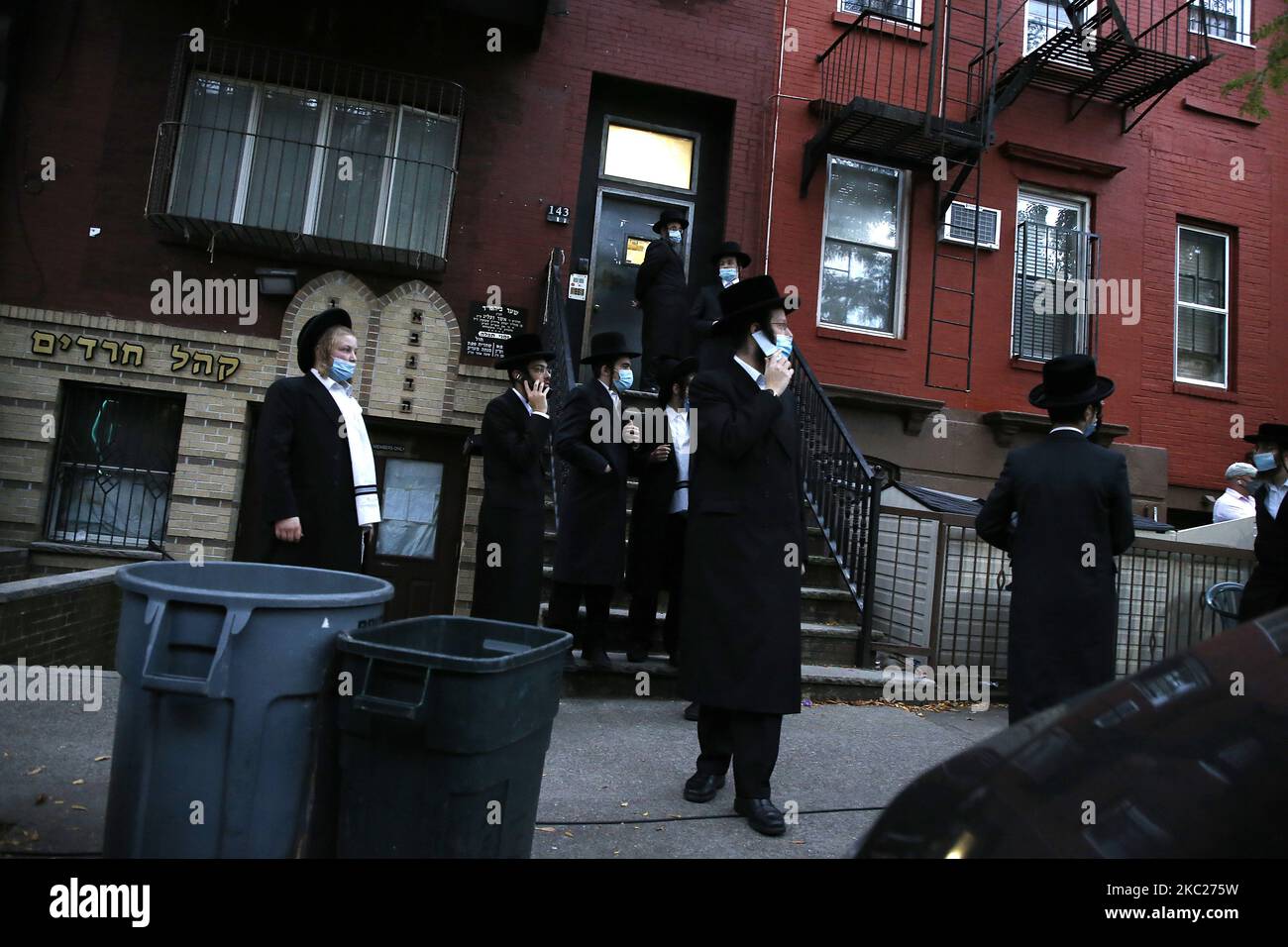 Hasidic satmar jewish synagogue hi-res stock photography and images - Alamy