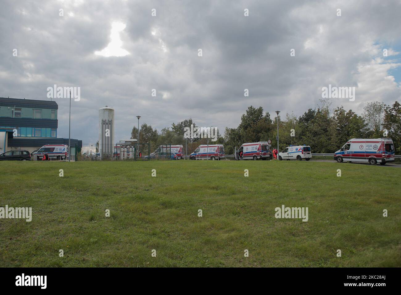 Queues of ambulances hi-res stock photography and images - Alamy
