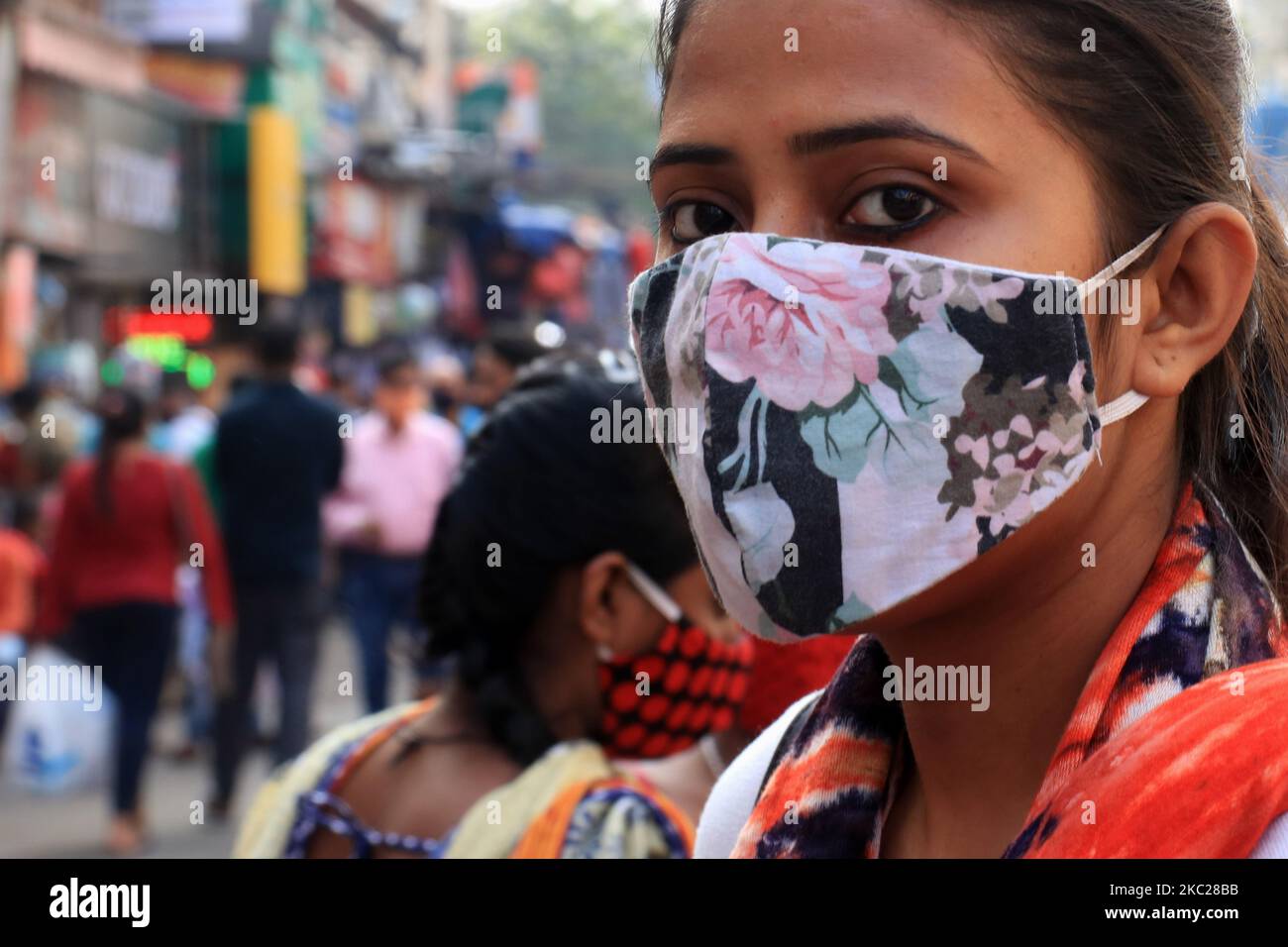 Kolkatas thronging markets hi-res stock photography and images - Alamy