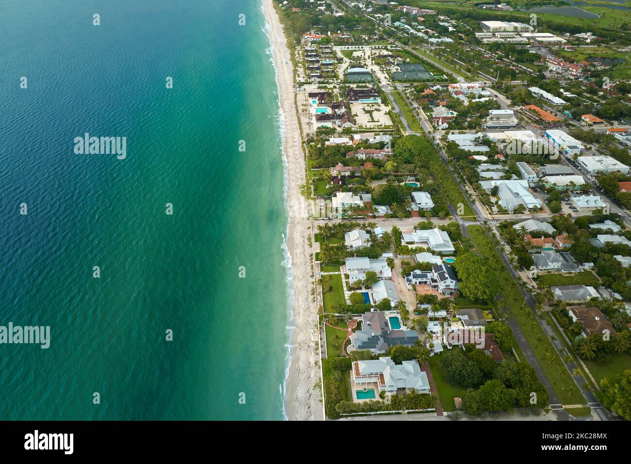 Rich Neighborhood By The Beach