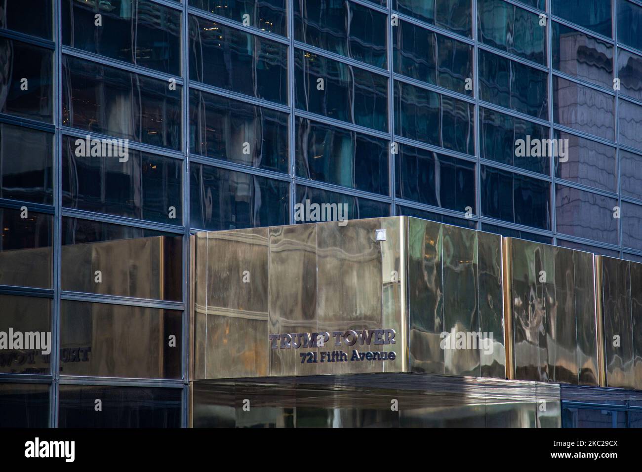 Donald trump side view hi-res stock photography and images - Alamy