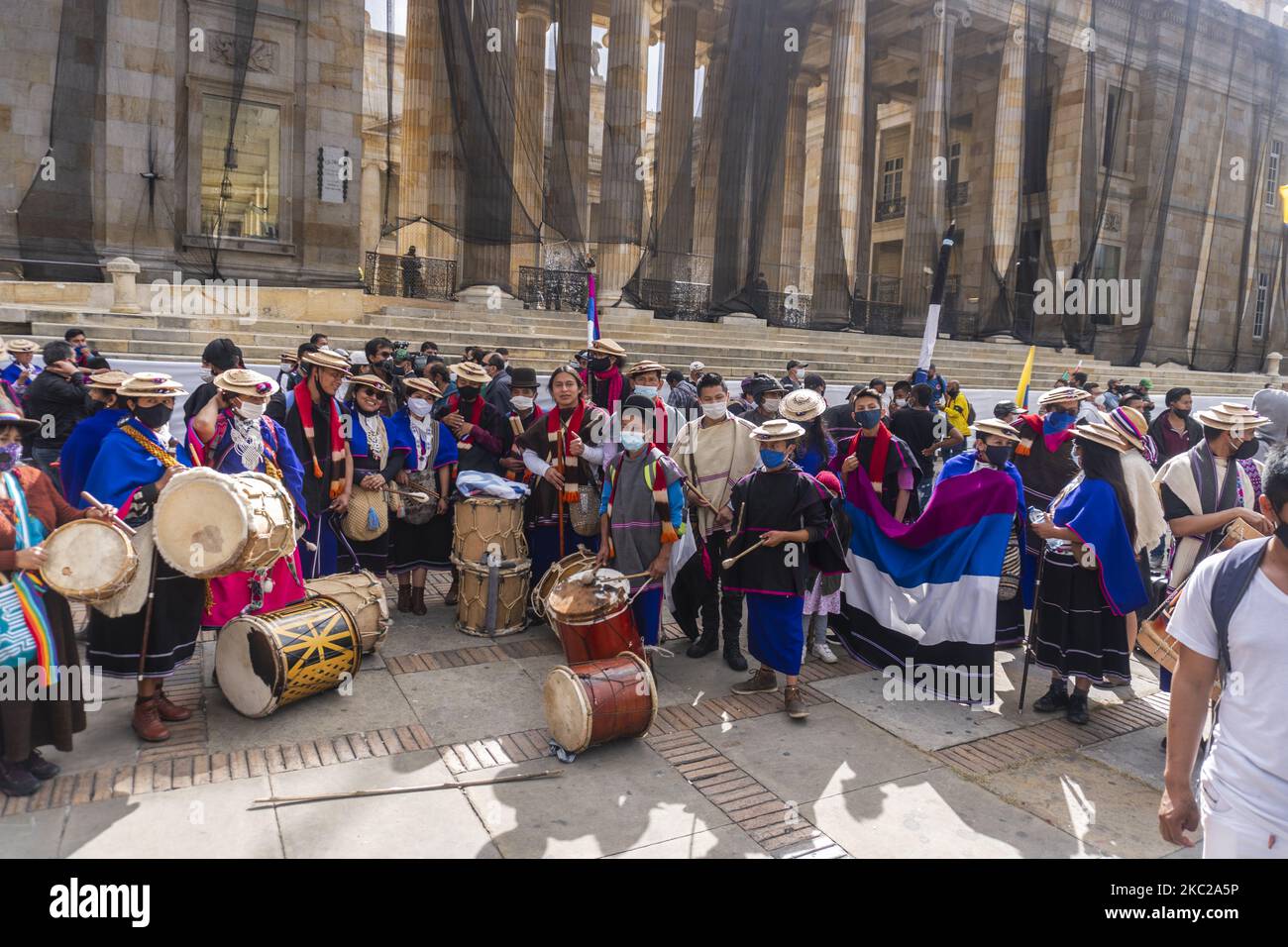 The Misak people present in the protest against the national government ...