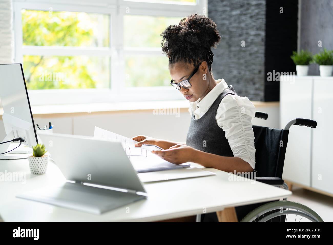Girl wheelchair calculator hi-res stock photography and images - Alamy