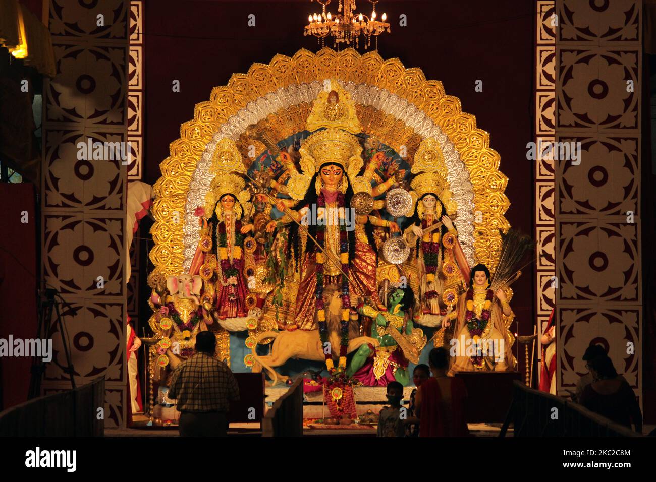 Hindu Devotees assemble during evening Aarti (religious ritual of ...