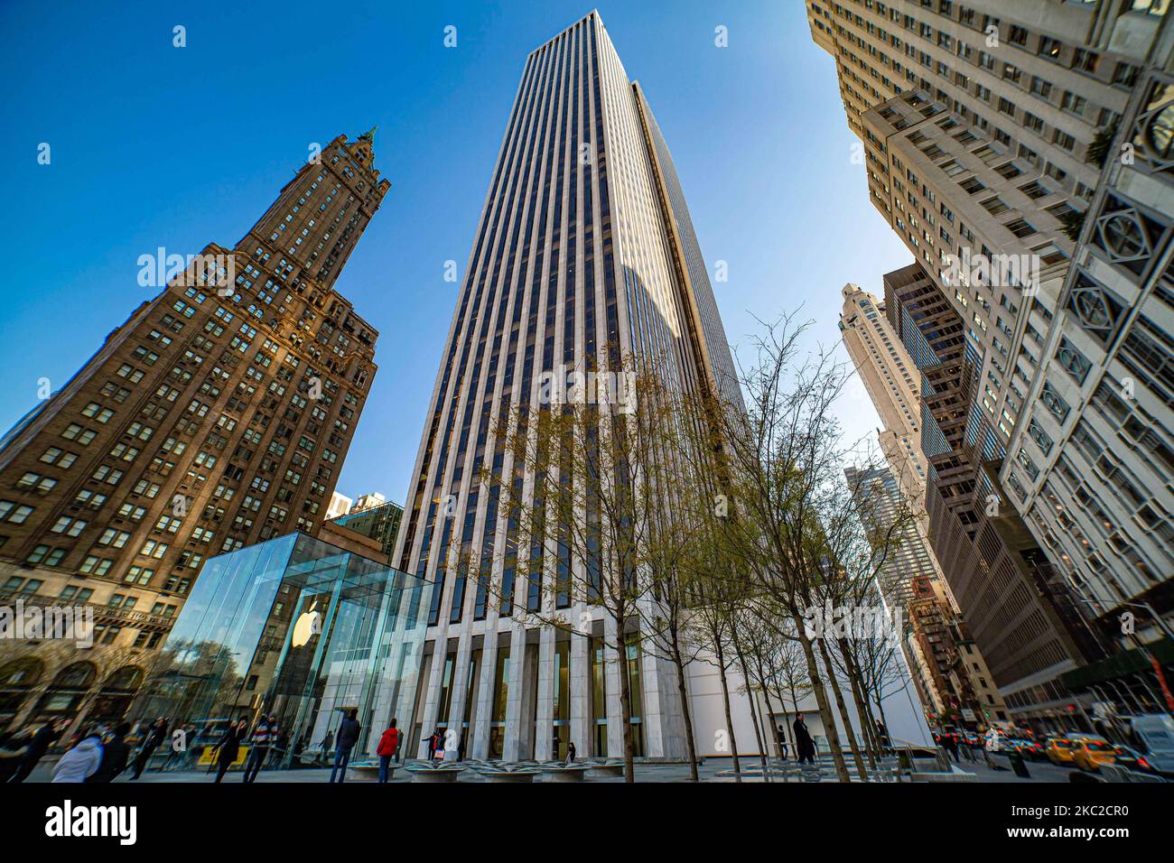 Apple flagship retail store in Fifth in New York City with the Iconic ...