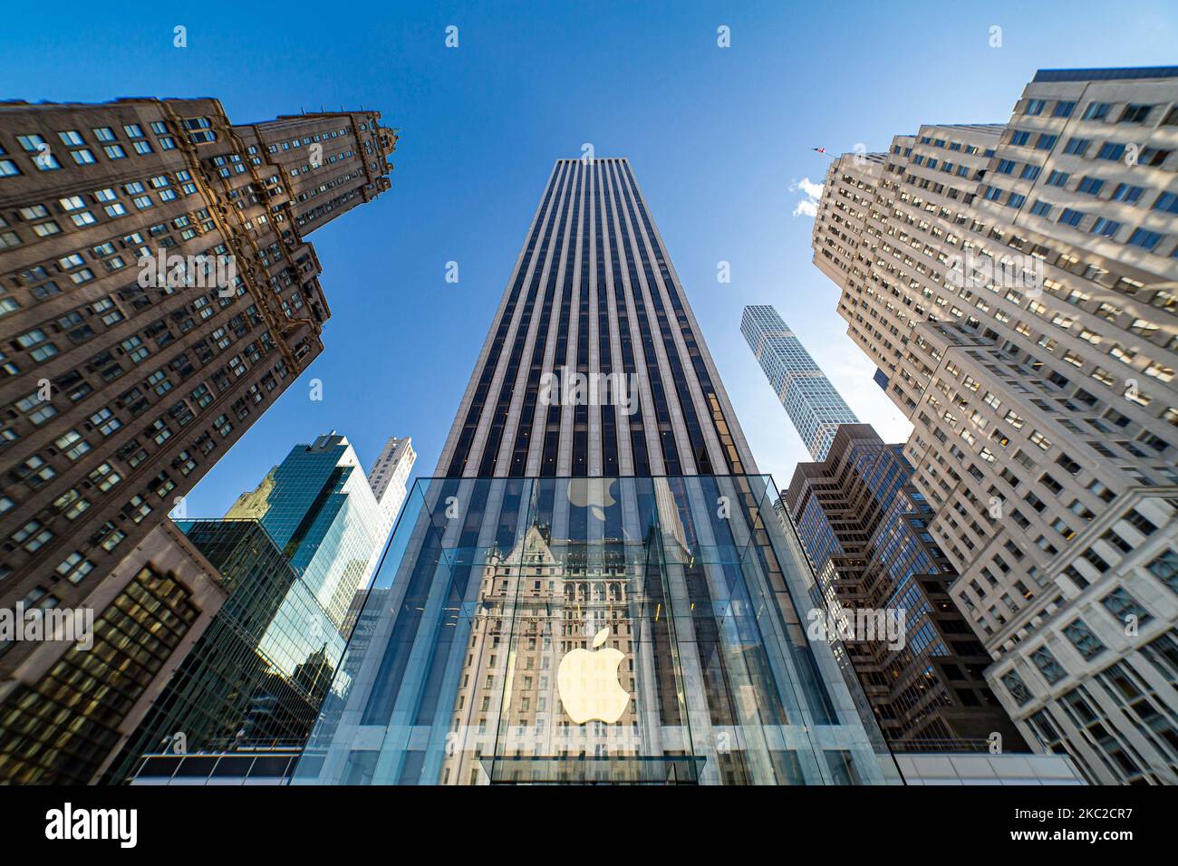 Apple flagship retail store in Fifth in New York City with the Iconic ...