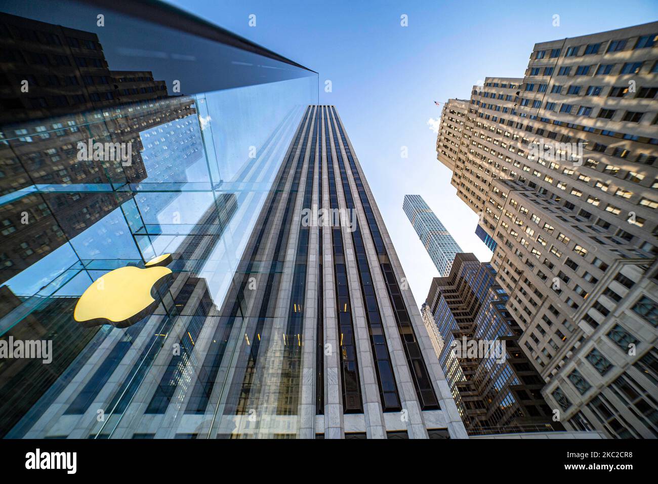 Apple flagship retail store in Fifth in New York City with the Iconic ...