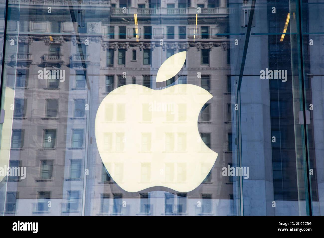 Apple flagship retail store in Fifth in New York City with the Iconic ...