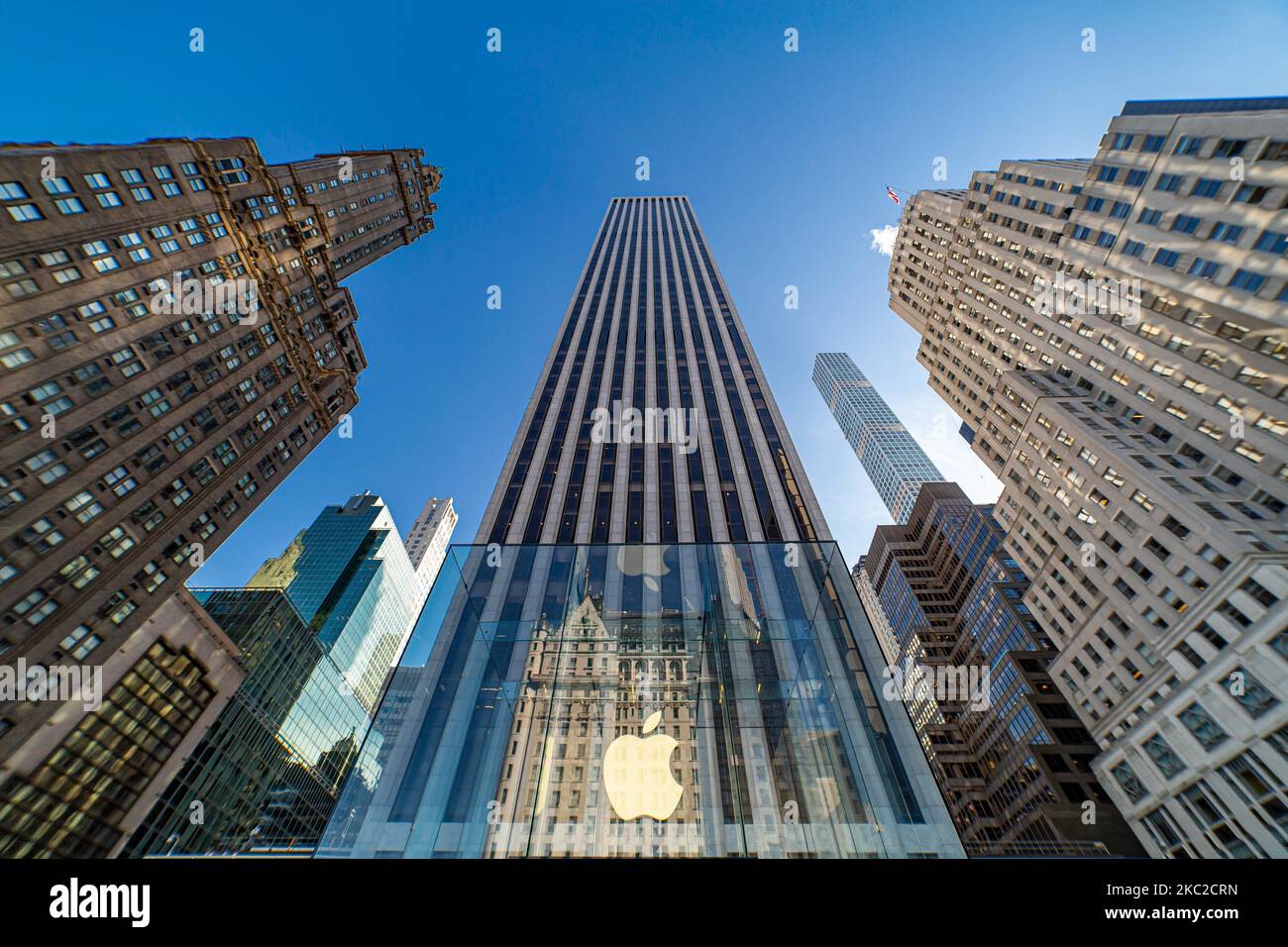 Apple flagship retail store in Fifth in New York City with the Iconic ...