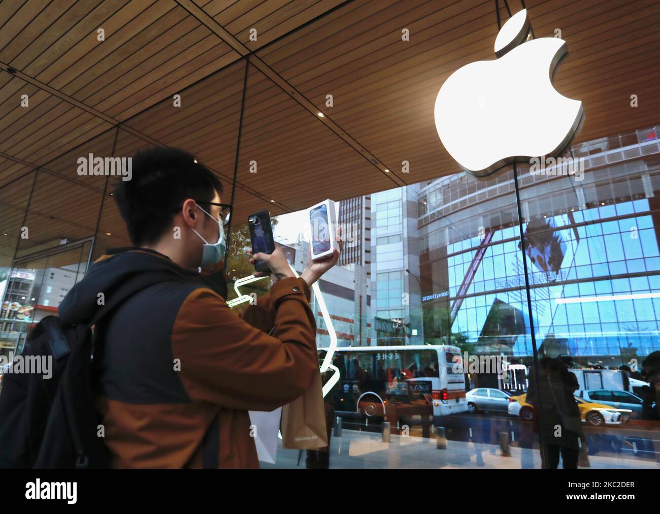 People in Taipei City take photos of Apple's newly released iPhone 12 ...