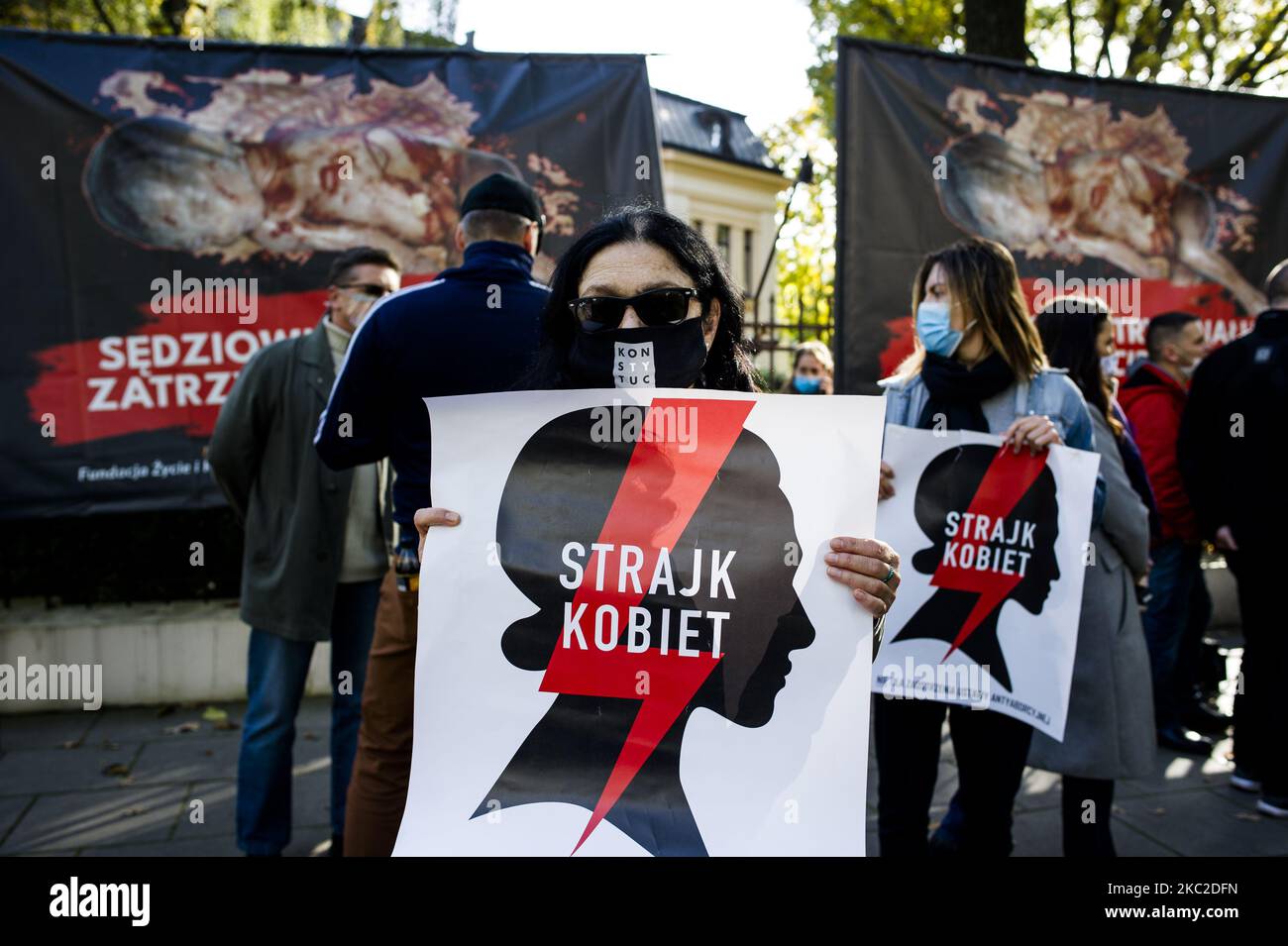 Strike posters hi-res stock photography and images - Alamy