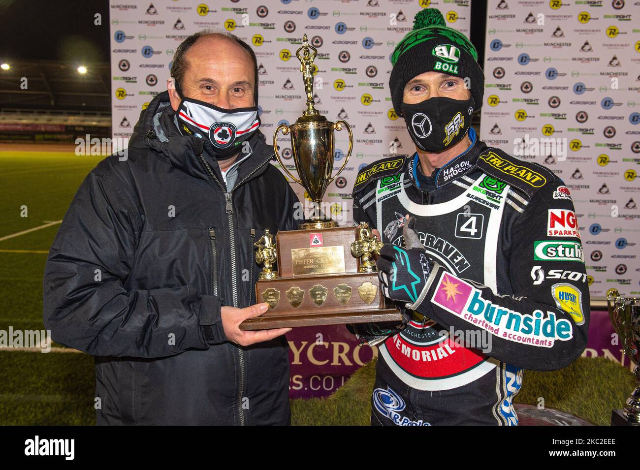 Richard Cotton of meeting sponsors Rentruck presents Jason Doyle with ...