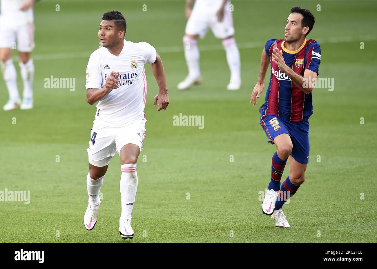 Carlos Casemiro and Sergio Busquets during the match between FC ...