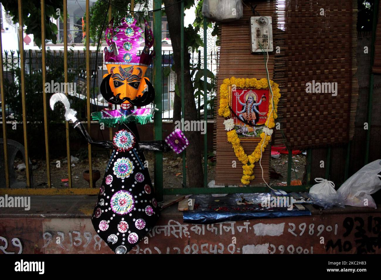 Effigies of hindu mythical character ravan hi-res stock photography and ...