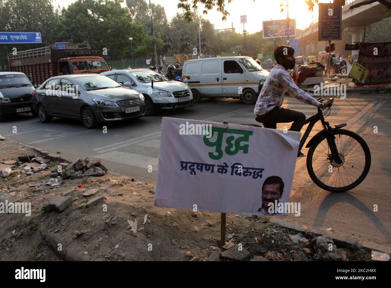 A placard for the "Red light on, Engine off campaign by Aam Aadmi Party ...