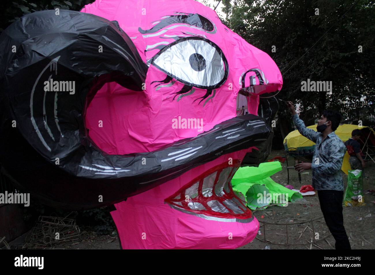 Effigies of hindu mythical character ravan hi-res stock photography and ...