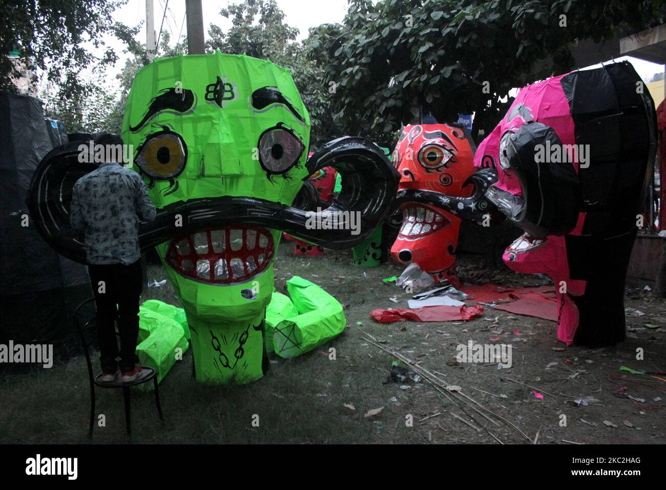 Effigies of hindu mythical character ravan hi-res stock photography and ...