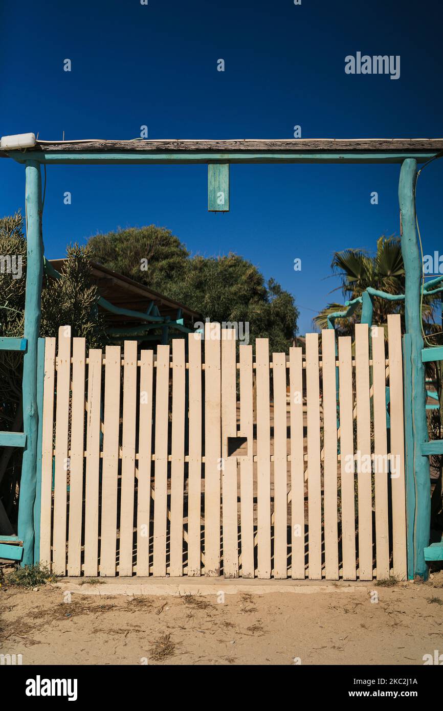 Wooden gates hi-res stock photography and images - Alamy