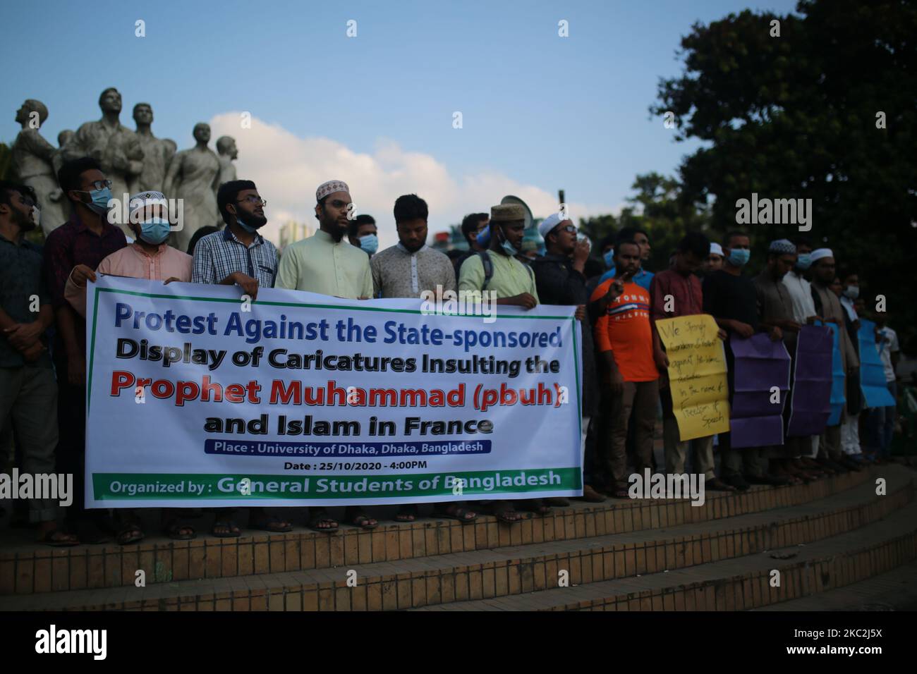 Bangladeshi students protest against the reprinting cartoons of the ...