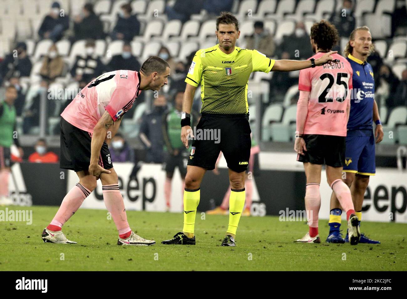 Leonardo Bonucci of Juventus injuries during the Serie A match between ...