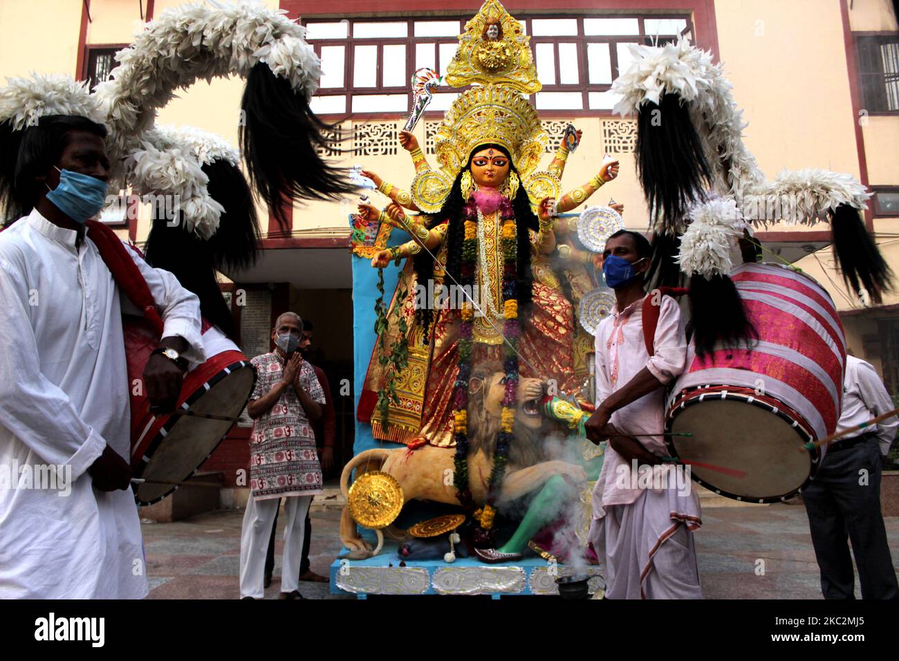 Dhaki's (traditional drummers) who play the 'Dhak' (drum) perform ...