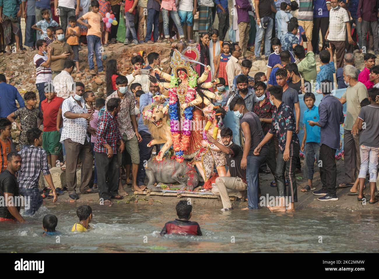 Durga slaying mahishasura hi-res stock photography and images - Alamy