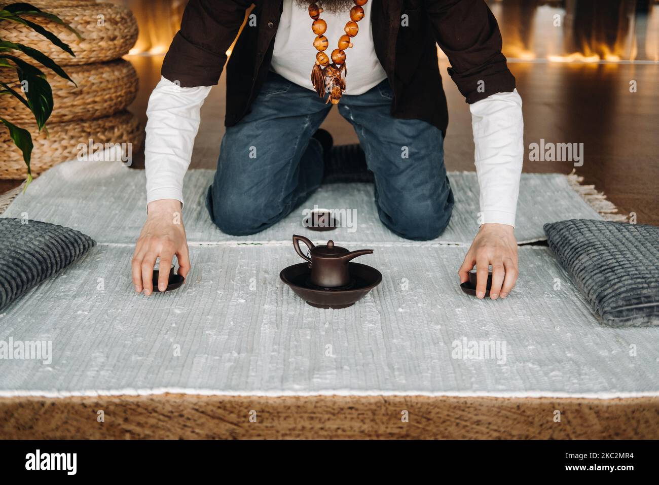 The tea master is preparing to hold a tea ceremony in the interior ...