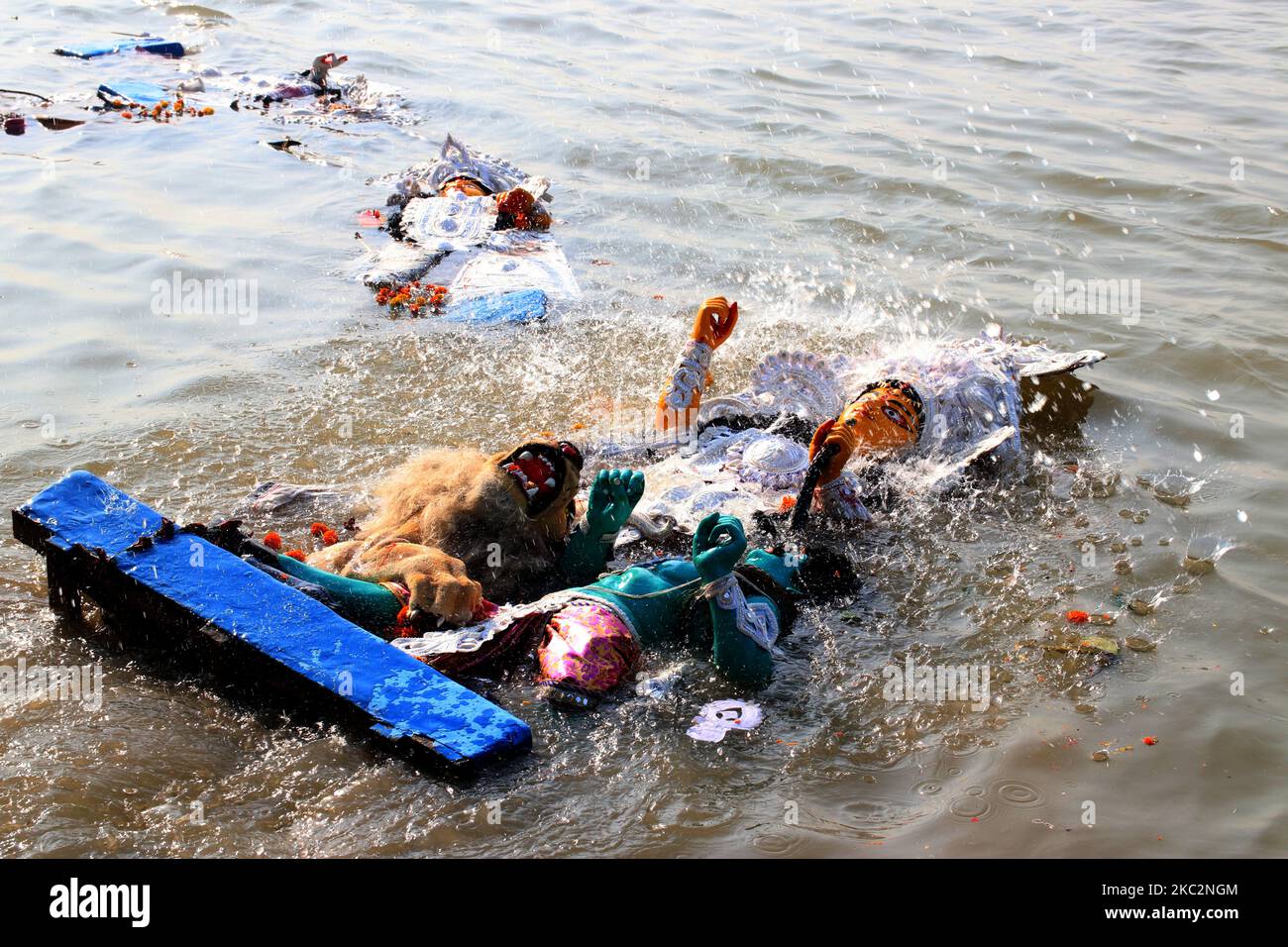 Hindu Devotees warring protective facemask immersing an idol of a ...