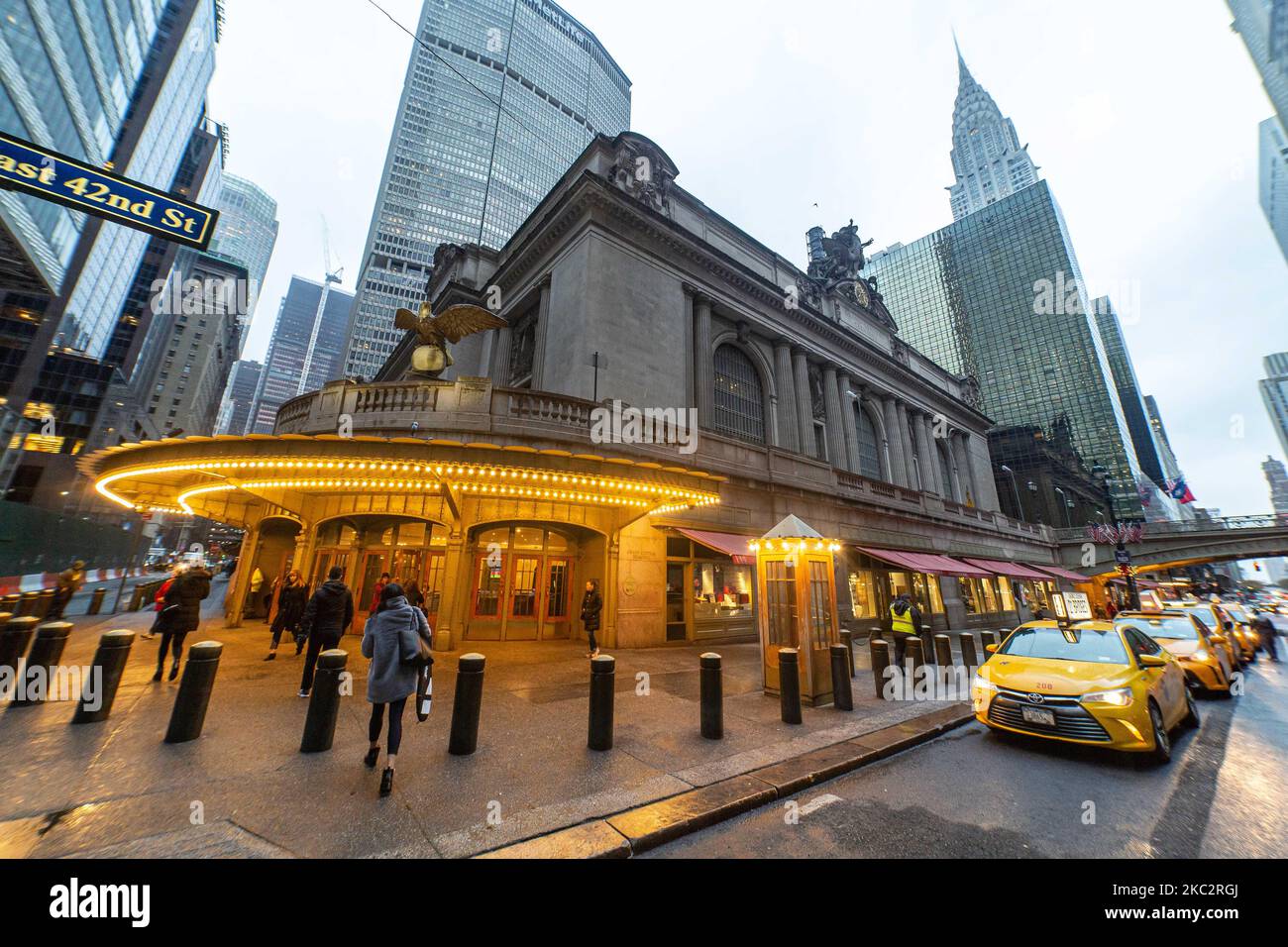 Time square grand angle new york hi-res stock photography and images ...