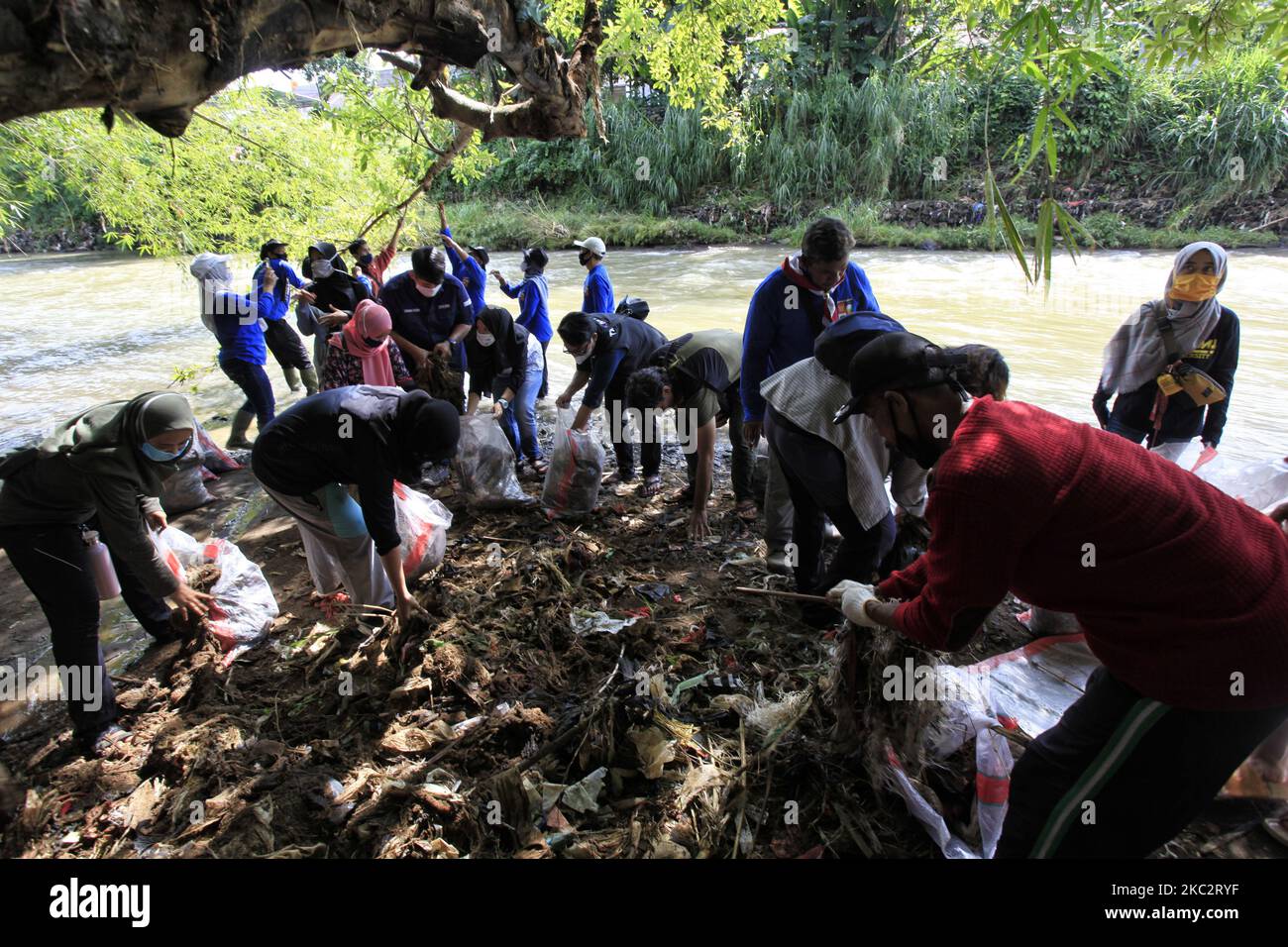Garbage on rivers hi-res stock photography and images - Alamy