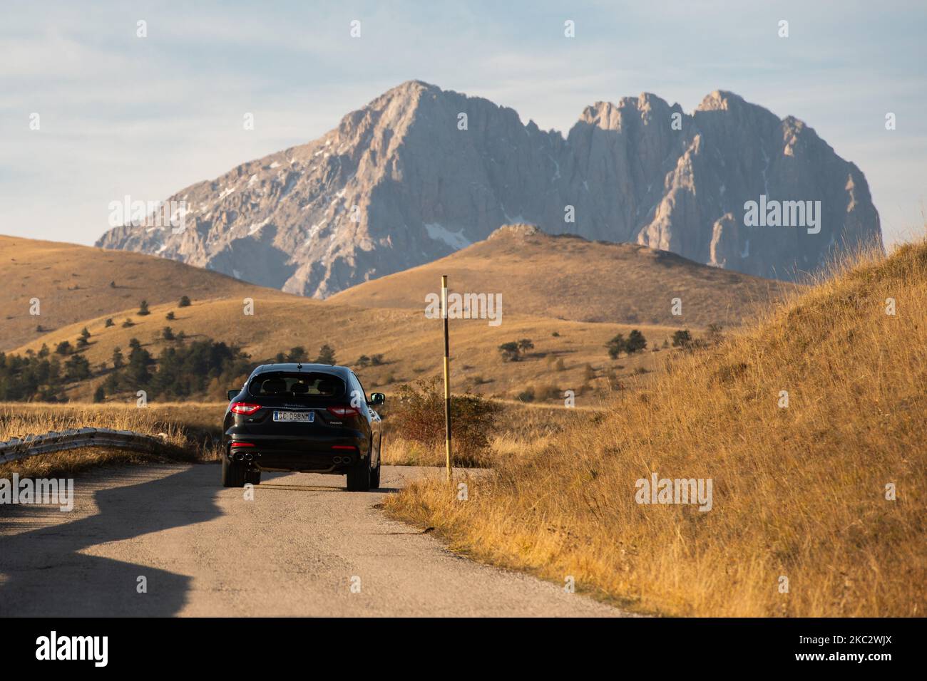 Maserati Levante v6 350 cv awd gransport q4 2021 riding in Gran Sasso d ...